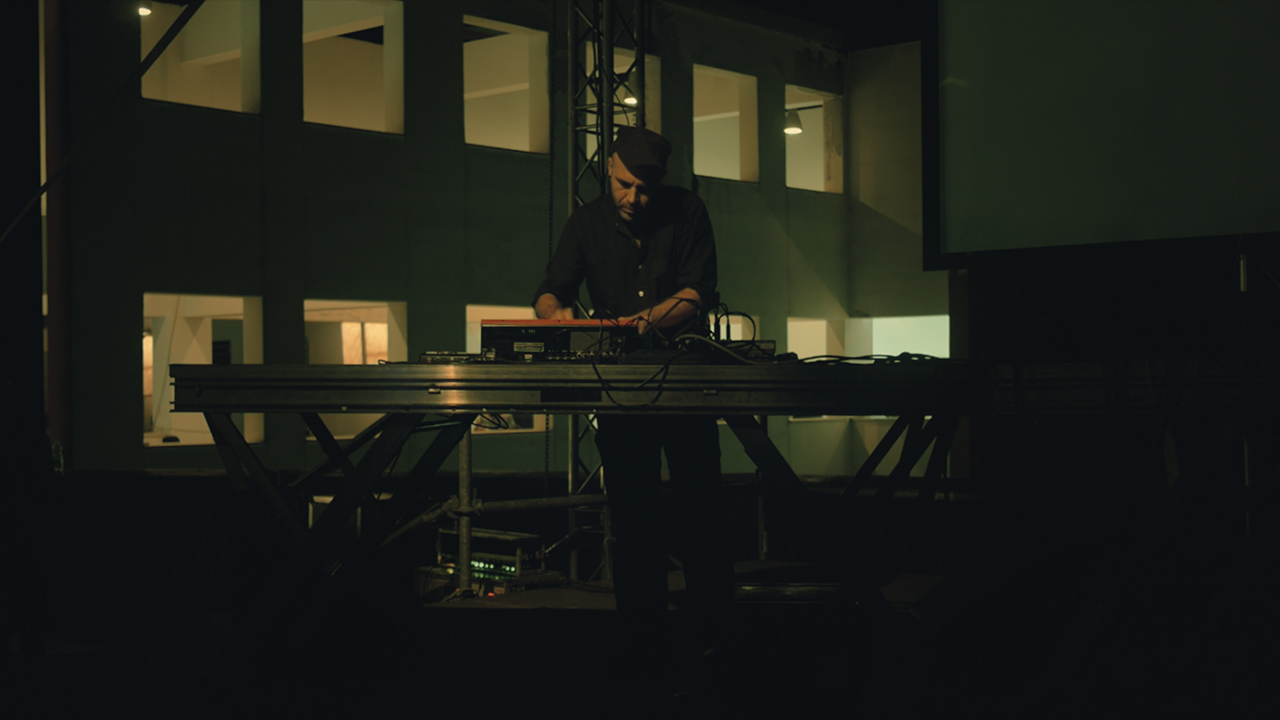 RASHAD BECKER - FLUSSI | URSSS | mistake television